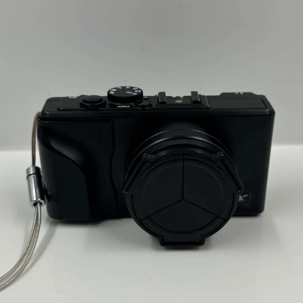 Pre-owned SIGMA DP2 CAMERA WITH CHARGER - Own4Less